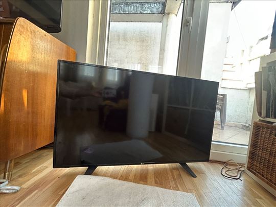 LG TV 43” – za delove ili popravku –