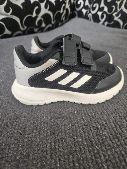 Adidas decije patike 23