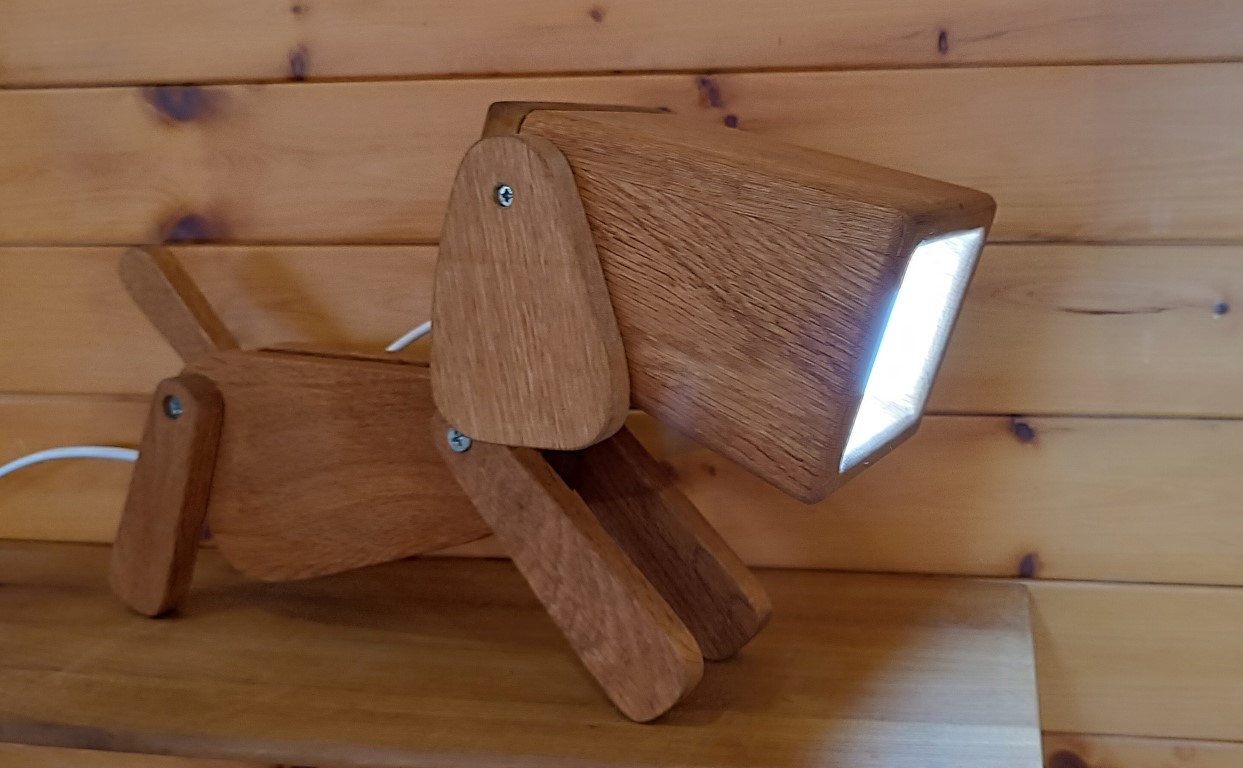 Lampa od hrasta, model psa