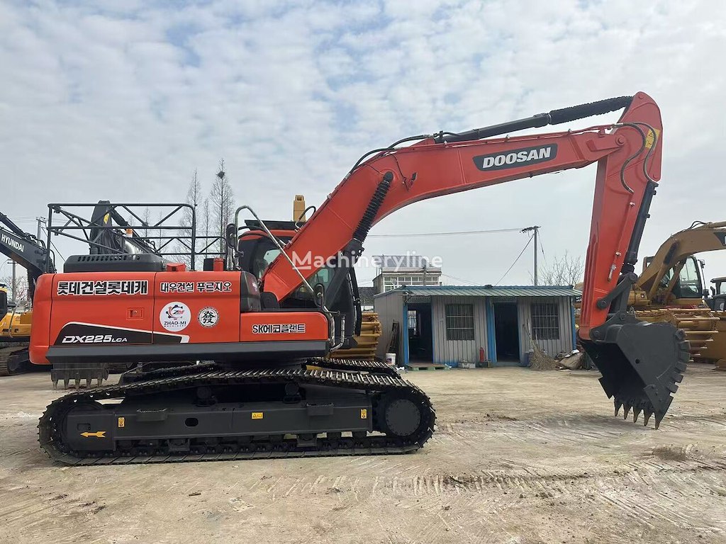 Doosan DX225LCA bager guseničar