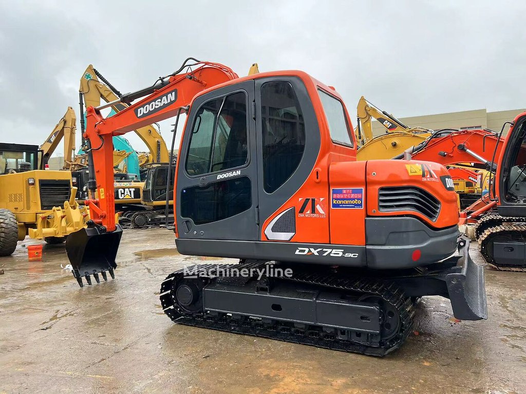 Doosan DX75 bager guseničar