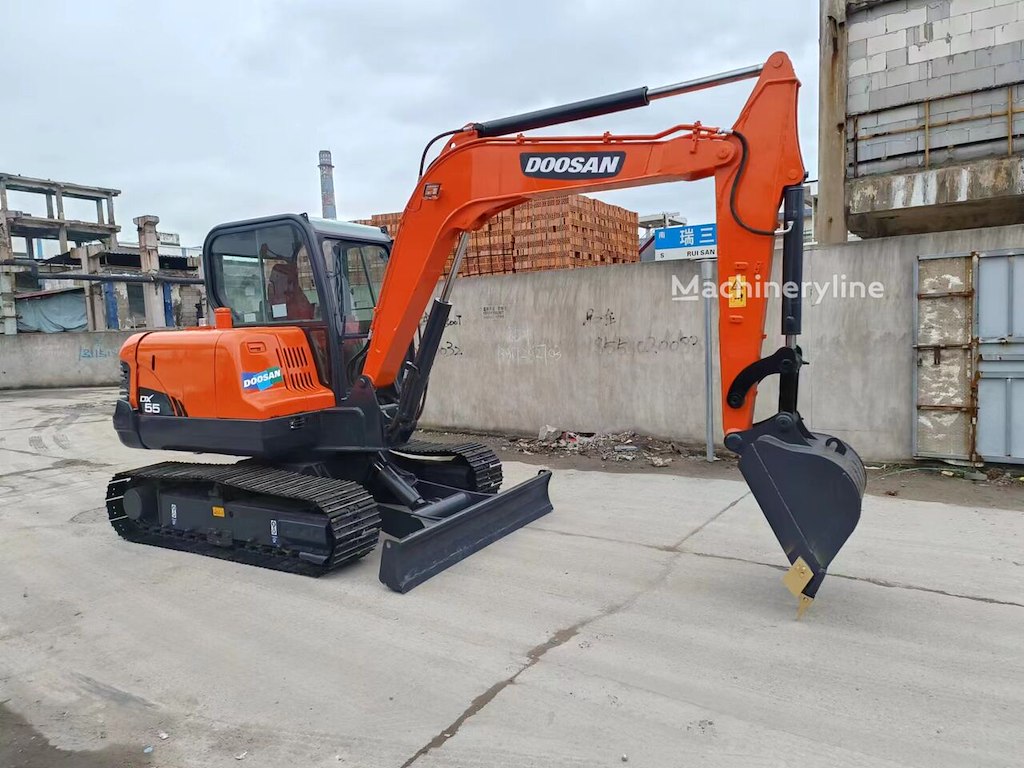 Doosan DX55 bager guseničar