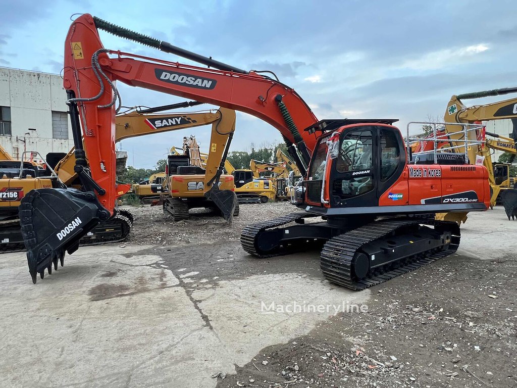 Doosan DX300 bager guseničar