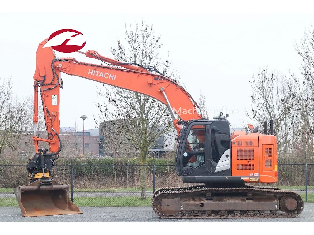 Hitachi ZX225 USRLC-6 | ROTOTILT | BUCKET | GOOD CONDITION bager guseničar
