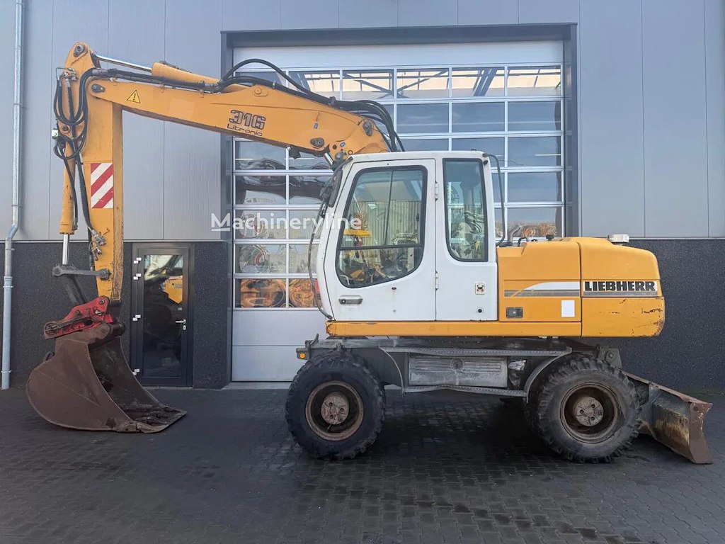Liebherr A316 bager točkaš