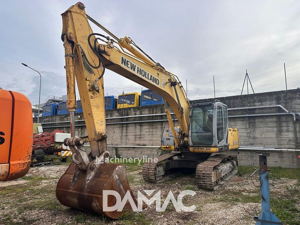 New Holland E215B bager guseničar