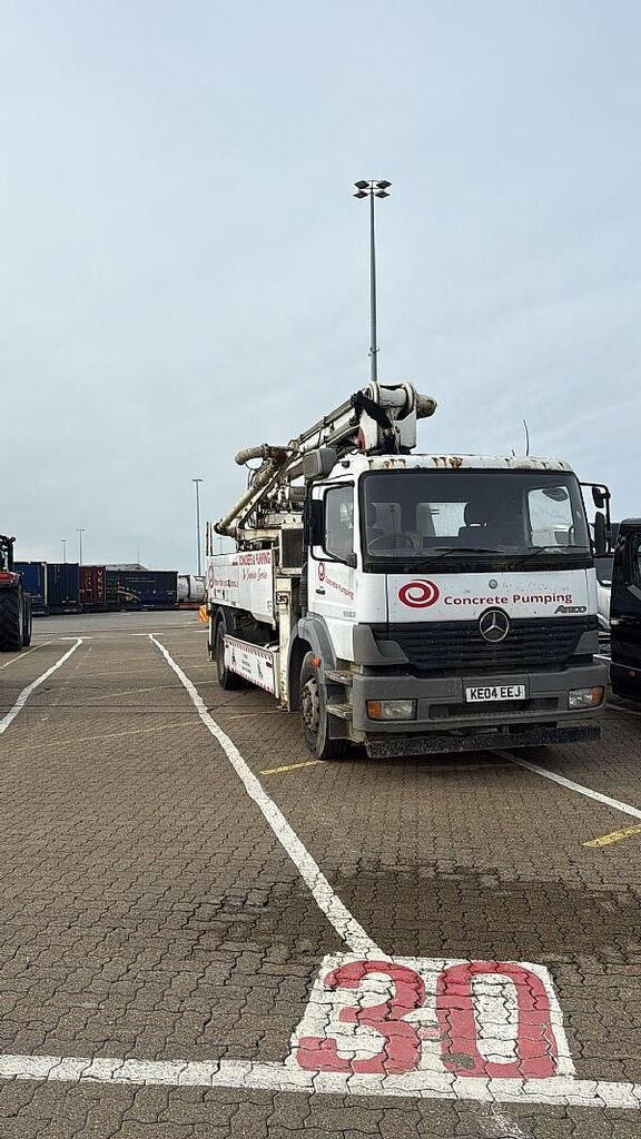 Schwing na šasiji Mercedes-Benz Atego 1823 pumpa za beton