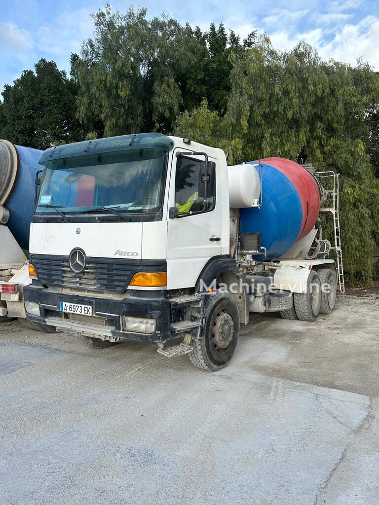 Baryval na šasiji Mercedes-Benz Atego 2628 kamion s mešalicom za beton