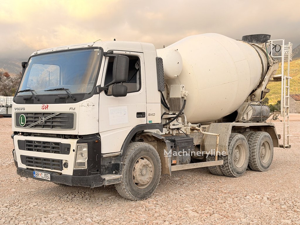 Stetter 7M3 na šasiji Volvo FM 340 kamion s mešalicom za beton