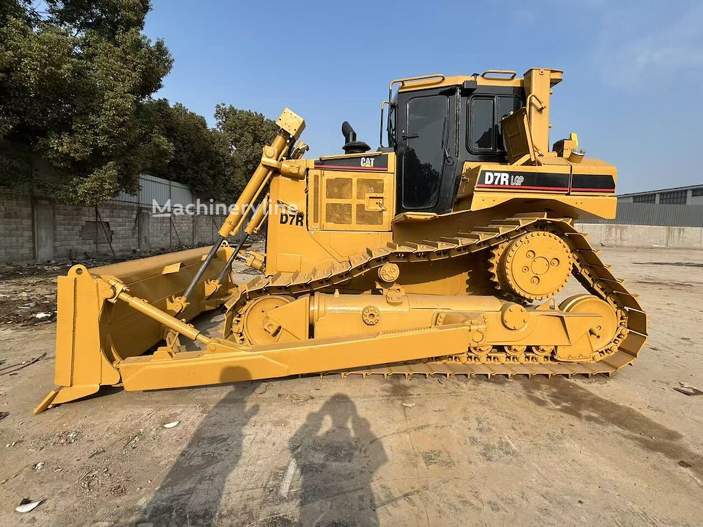Caterpillar D7R buldožer