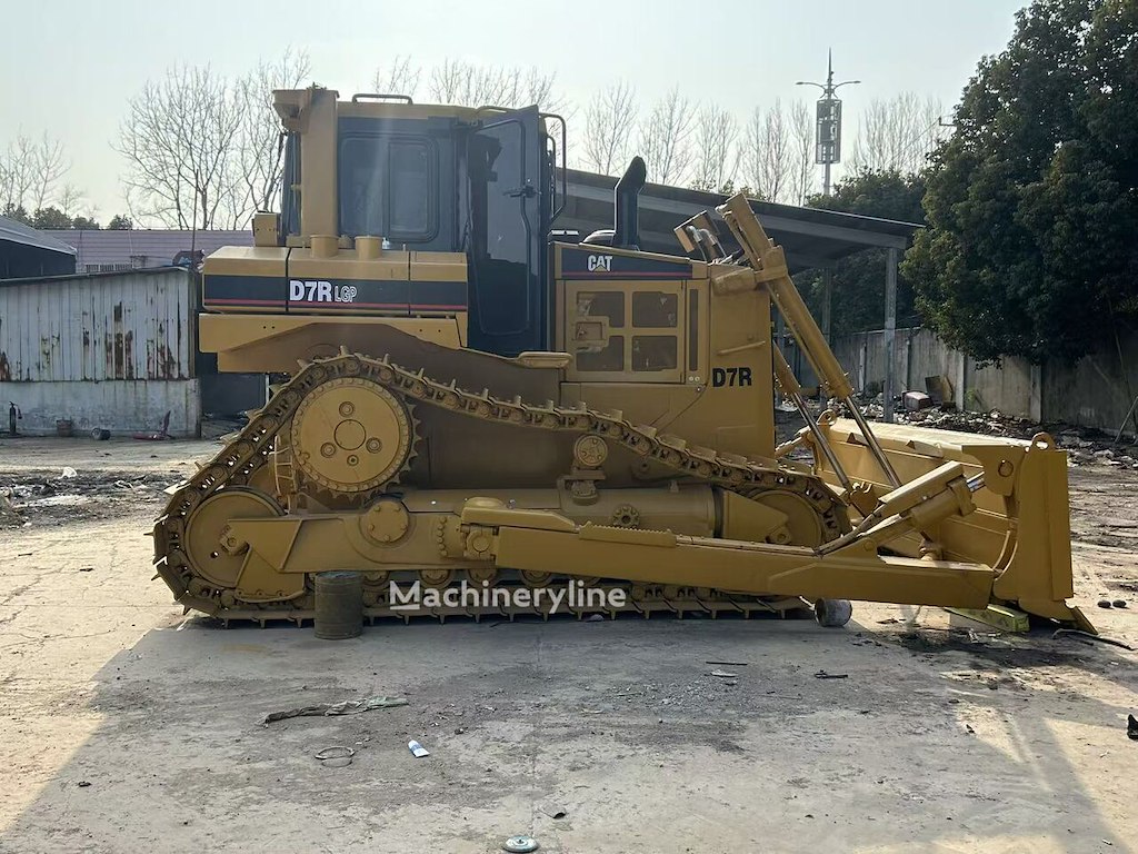 Caterpillar D7R buldožer
