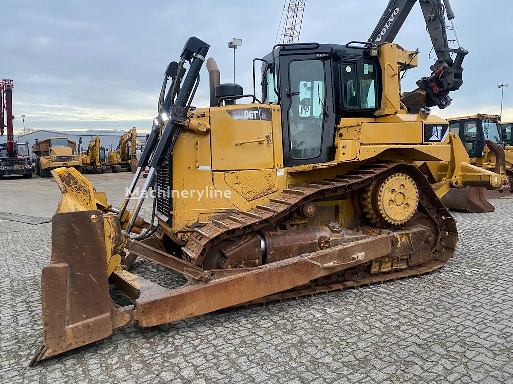Caterpillar D6T XL . buldožer
