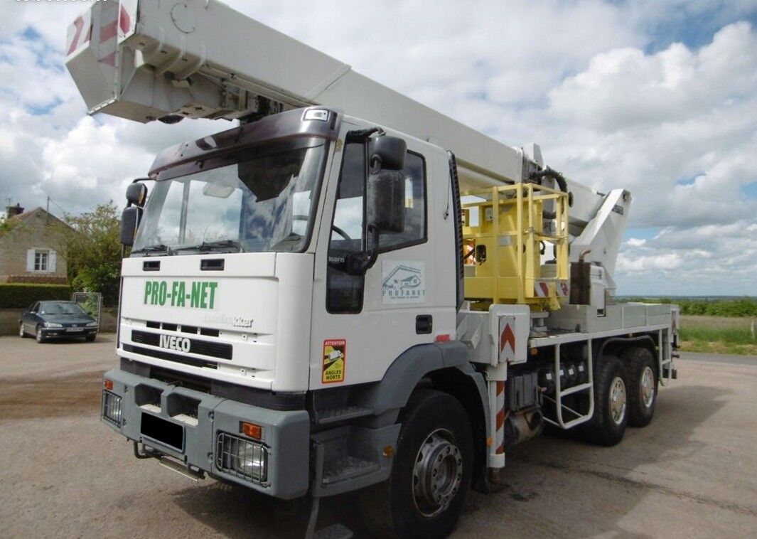 IVECO EuroTrakker 330E34 - Basket truck auto dizalica s korpom