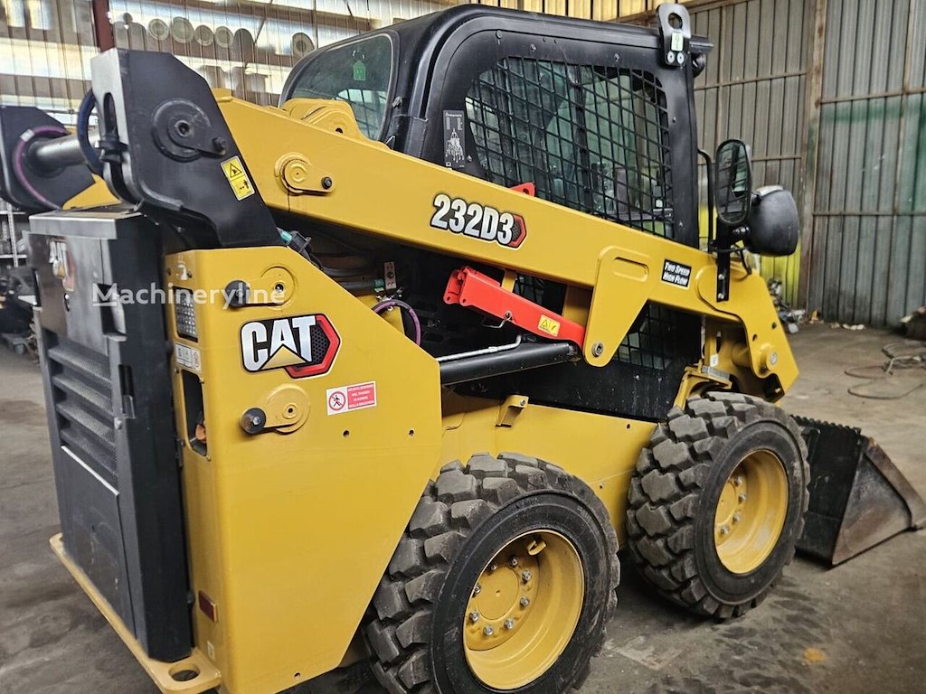 Caterpillar 232D3 mini utovarivač