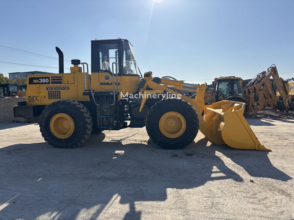 Komatsu WA380 prednji utovarivač