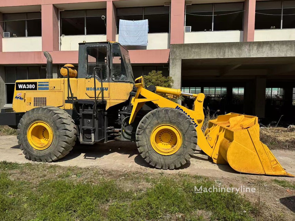 Komatsu WA380-3 prednji utovarivač