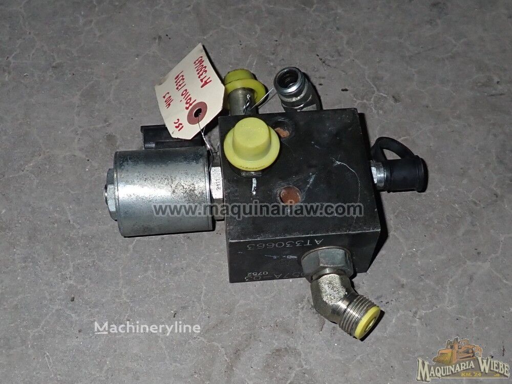 AT330663 solenoidni ventil za John Deere 410J bagera-utovarivača