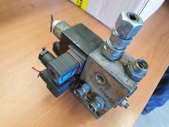 Solenoidni ventil za Fiat-Hitachi EX215 WM bagera