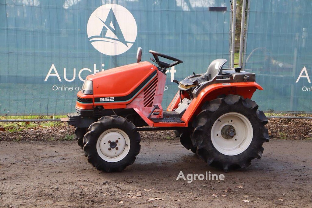 Prodaje se Kubota B52 traktor točkaš na aukciji
