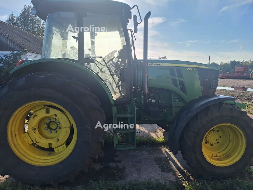 John Deere 6110 B traktor točkaš