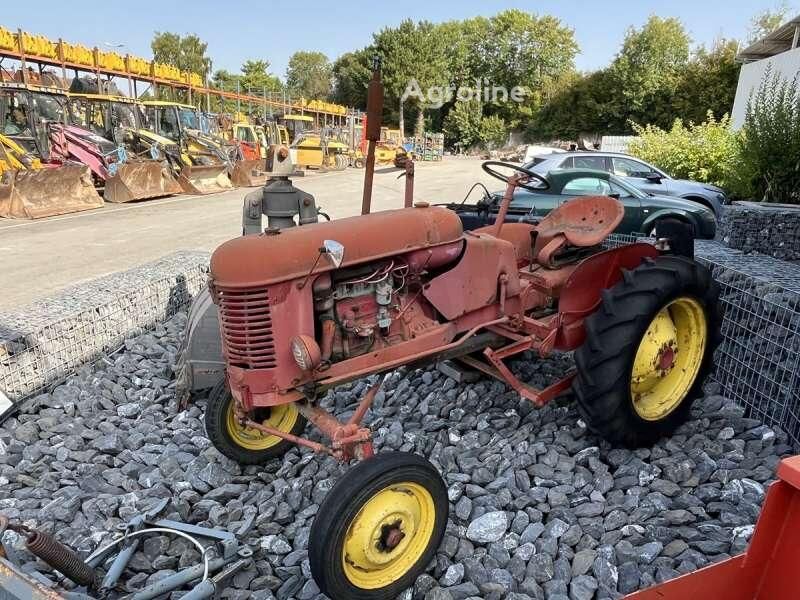 MASSEY-HARRIS PONY 812 traktor točkaš
