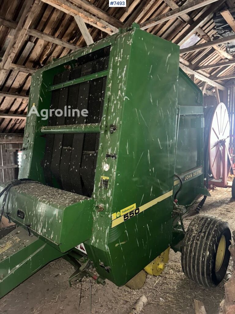 John Deere 550 balirka za okrugle bale