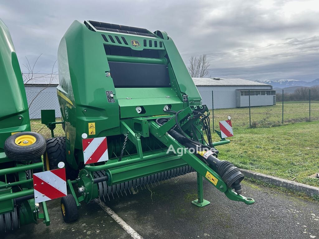 John Deere V451M balirka za okrugle bale