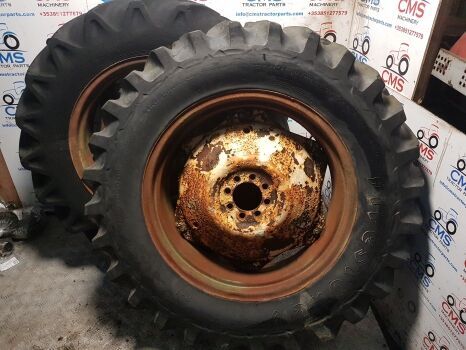 Massey Ferguson 135, 35 David Brown, Ford 2000, 3000 Wheel Pair 12.4-23 točak