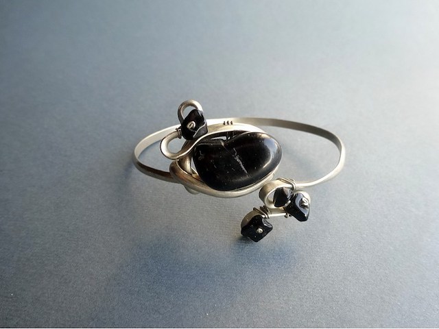 stara ručno rađena narukvica