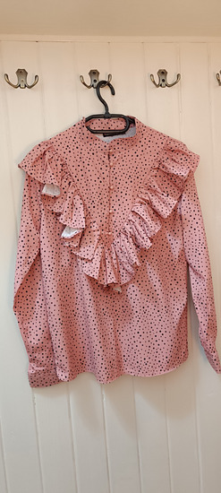 Elegantna bluza sa karnerom