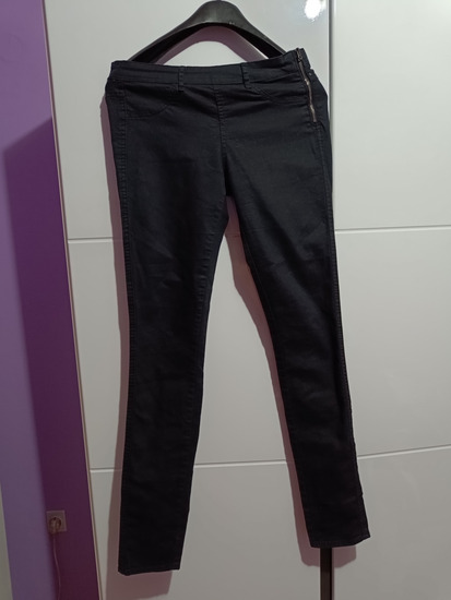 Crne nenosene H&M pantalone