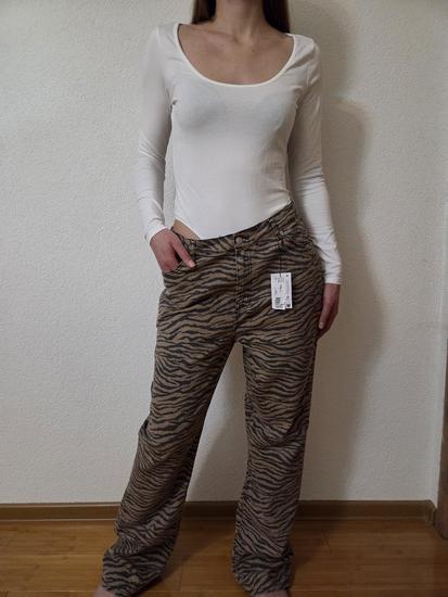 Zenske pantalone animal print + body
