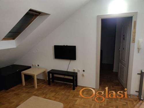 Jednoiposoban stan u Centru grada!