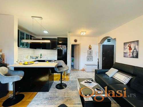 Odličan dvosoban stan na Bulevaru Evrope!