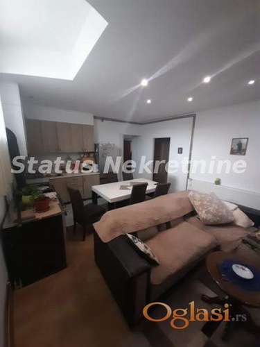 Futog-spratna Porodična kuća 200 m2 sa dva lokala i tri stana u blizini glavnog puta-065/385 8880