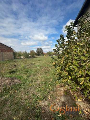 PLAC 1453 I KUĆA 82 M2, U SLEPOJ ULICI NADOMAK DUNAVA
