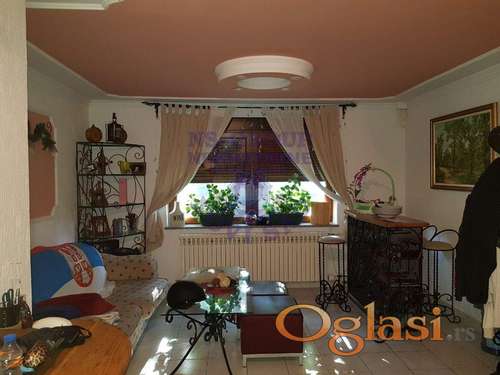 Fantastična kuća- centar Sremske Kamenice!
