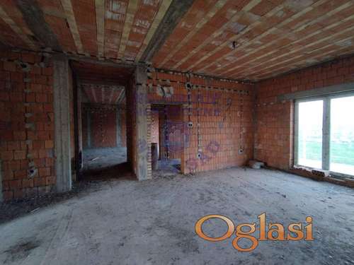 U sirovom stanju kuća 242m2-Futog