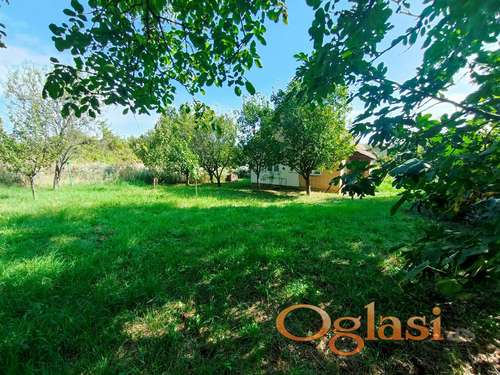 Odlično pozicionirana vikendica na Puckarošu