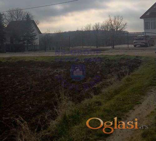 Odličan plac na vrlo povoljnoj lokaciji.