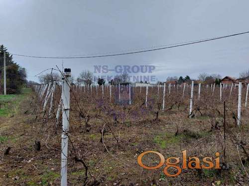 - 870m2 građevinskog zemljišta - Petrovaradin -