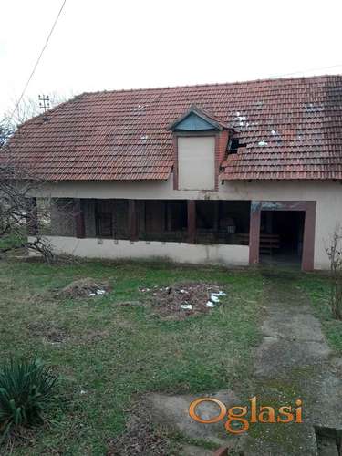 Plac u Drači kod Kragujevca - površina 7071 m2, građevinsko i poljoprivredno zemljište sa mogućnošću prenamene, kuća 114 m2 i pomoćni objekat 120 m2