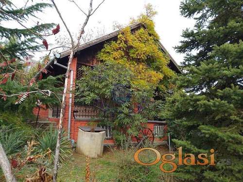 Plac sa odličnom vikendicom! Stražilovo