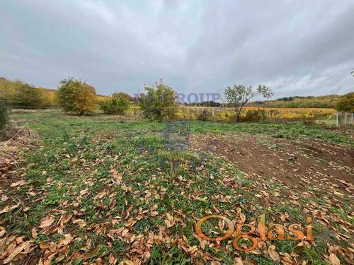 Odličan plac u vikend naselju!