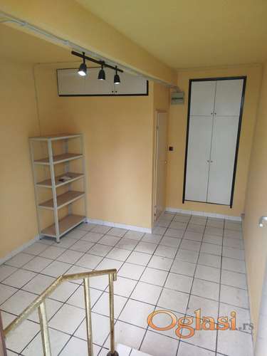 CENTAR 15m2 LOKAL, UKNJIŽEN