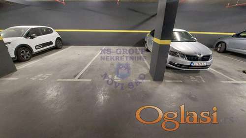 Garažno mesto na fenomenalnoj lokaciji u Novom Sadu!