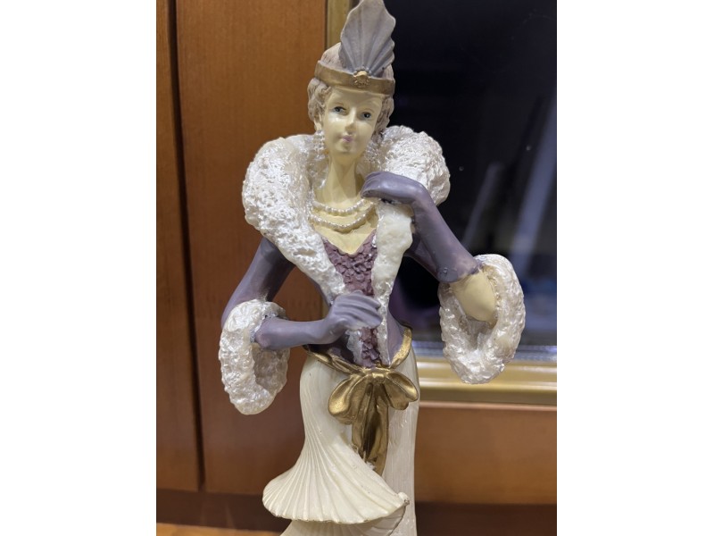 Vintage dekorativna figura dame – izuzetno teška, 31 cm