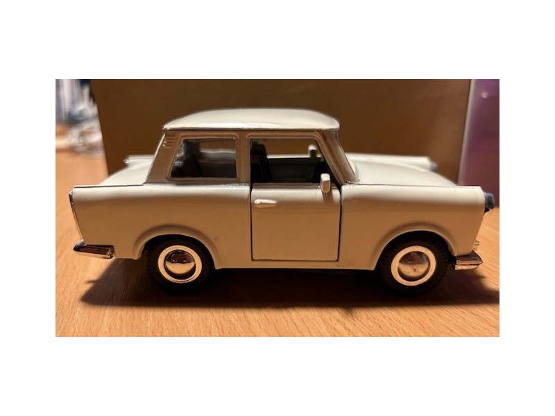 Trabant metalni autić 12 cm