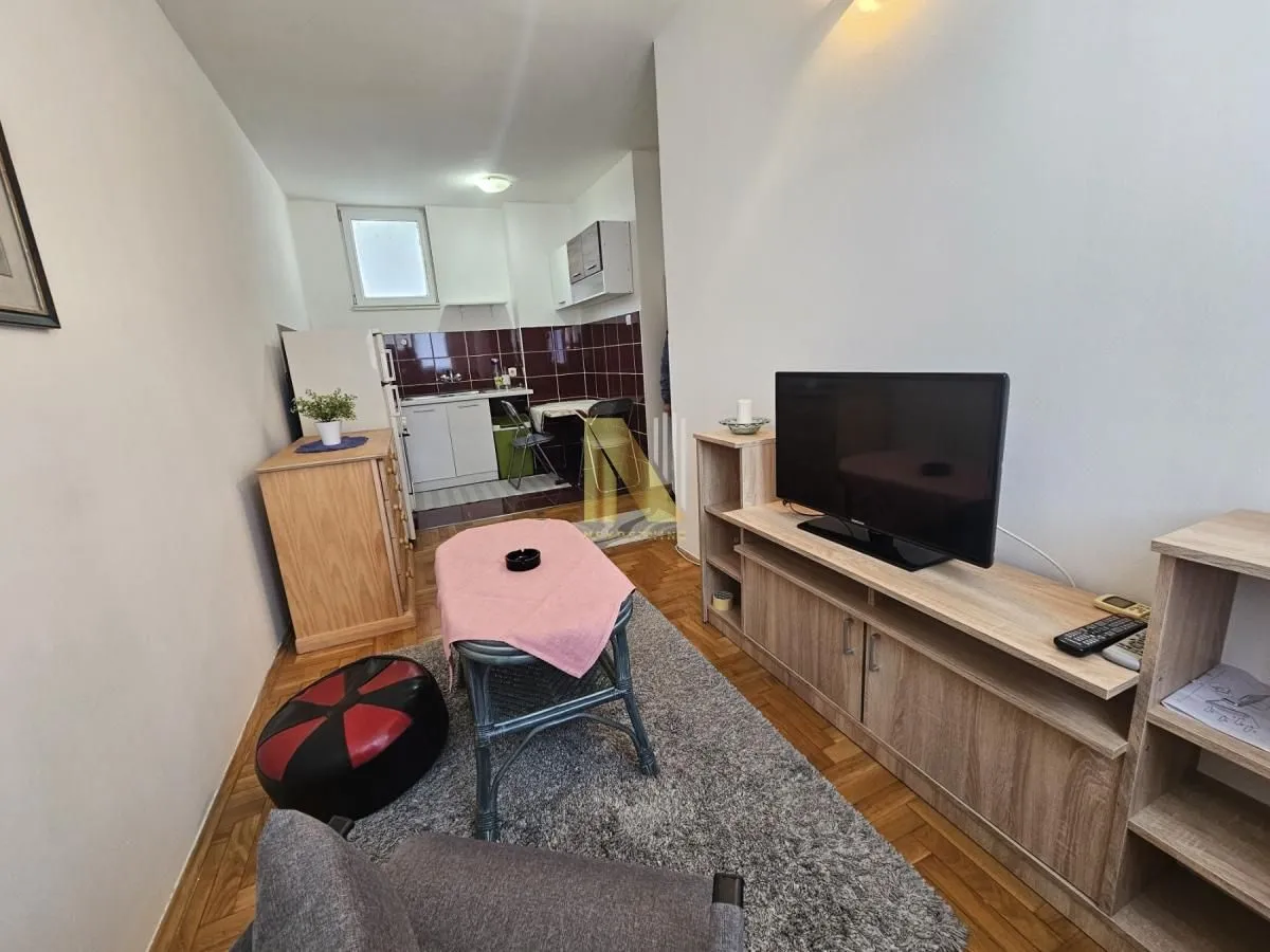 Izdavanje, jednosoban stan, 29m², Podbara, Novi Sad Sve Podlokacije