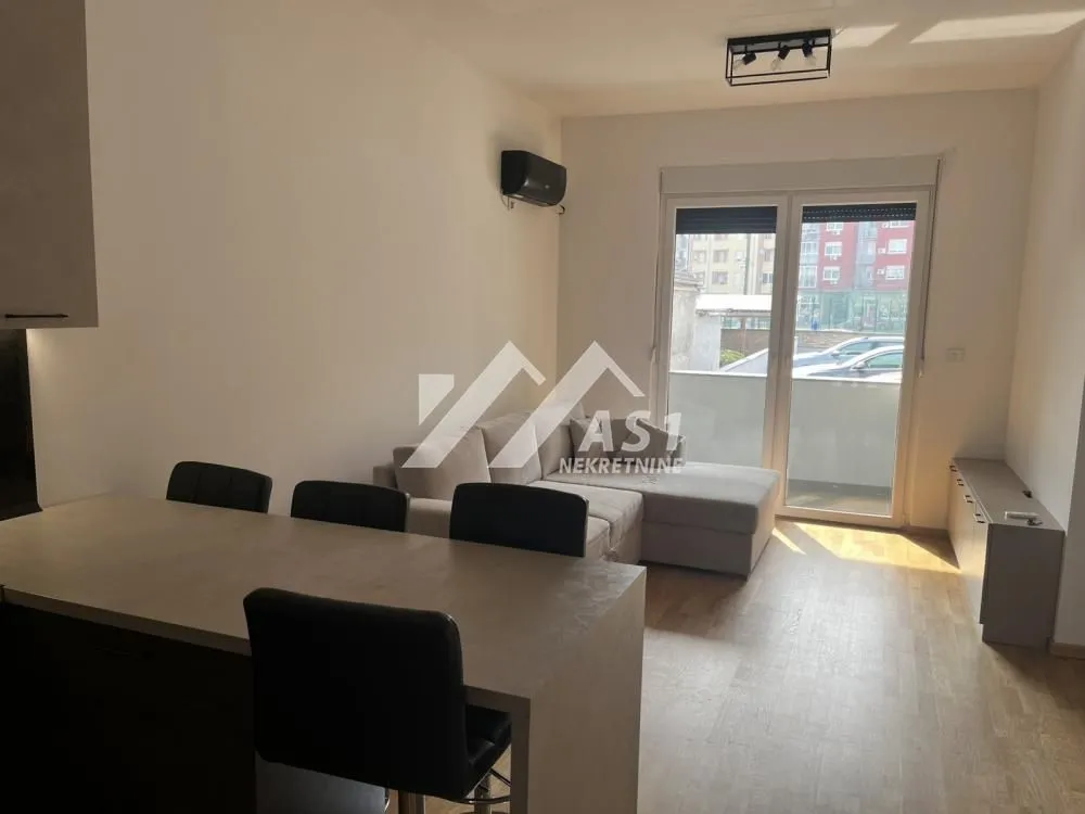 Izdavanje, dvosoban stan, 42m², Rotkvarija, Novi Sad Sve Podlokacije